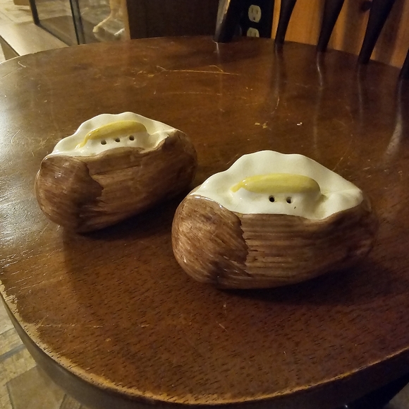 Art | Vtg Collectible Ceramic Baked Potato W Butter Salt Pepper Shakers ...